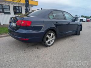 Zils Volkswagen Jetta 2012 Saldus, ar dzinēja tilpumu 2.00 L un nobraukumu 344 tūkst. km par 3550 €, foto 6 vietnē AUTOMOTO.COM.LV