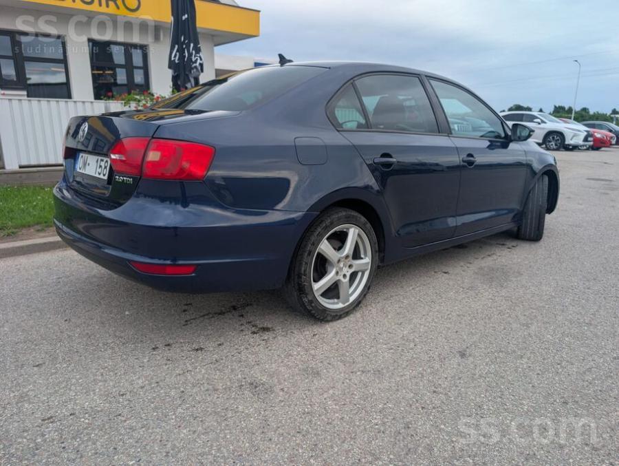 Zils Volkswagen Jetta 2012 Saldus, ar dzinēja tilpumu 2.00 L un nobraukumu 344 tūkst. km par 3550 €, foto 6 vietnē AUTOMOTO.COM.LV