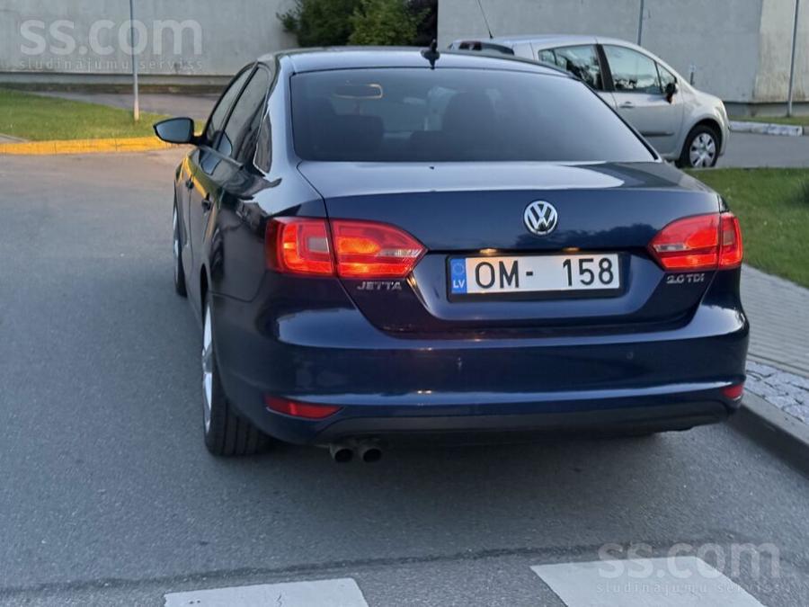 Zils Volkswagen Jetta 2012 Rīga, ar dzinēja tilpumu 2.00 L un nobraukumu 345 tūkst. km par 3350 €, foto 3 vietnē AUTOMOTO.COM.LV