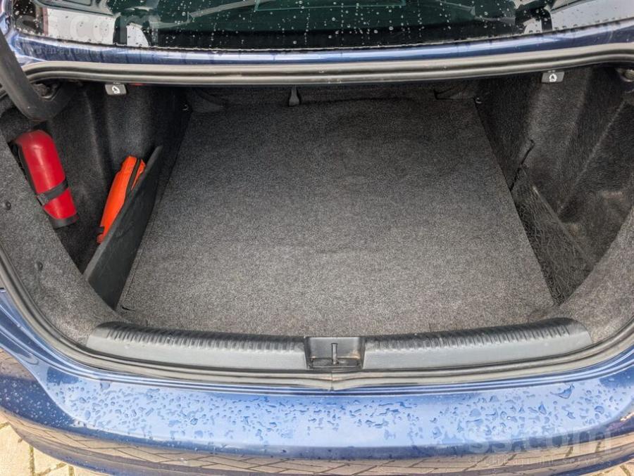 Zils Volkswagen Jetta 2012 Rīga, ar dzinēja tilpumu 2.00 L un nobraukumu 345 tūkst. km par 3350 €, foto 8 vietnē AUTOMOTO.COM.LV