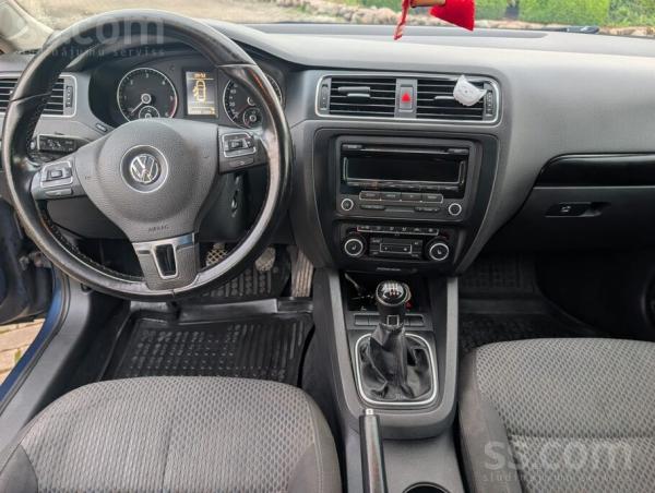 Zils Volkswagen Jetta 2012 Rīga, ar dzinēja tilpumu 2.00 L un nobraukumu 345 tūkst. km par 3350 €, foto 6 vietnē AUTOMOTO.COM.LV