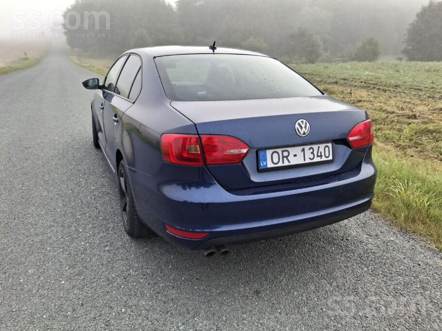 Синий Фольксваген Джетта 2012 в Валмиера, объемом двигателя 1.40 л и пробегом 260 тыс. км за 3700 €, фото 4 на AUTOMOTO.COM.LV