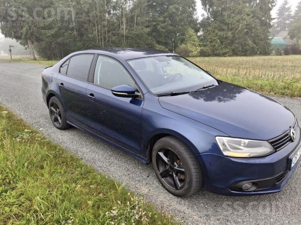 Zils Volkswagen Jetta 2012 Valmiera, ar dzinēja tilpumu 1.40 L un nobraukumu 260 tūkst. km par 3700 €, foto 6 vietnē AUTOMOTO.COM.LV