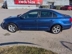 Zils Volkswagen Jetta 2013 Rīga, ar dzinēja tilpumu 1.40 L un nobraukumu 219 tūkst. km par 3700 €, foto 5 vietnē AUTOMOTO.COM.LV