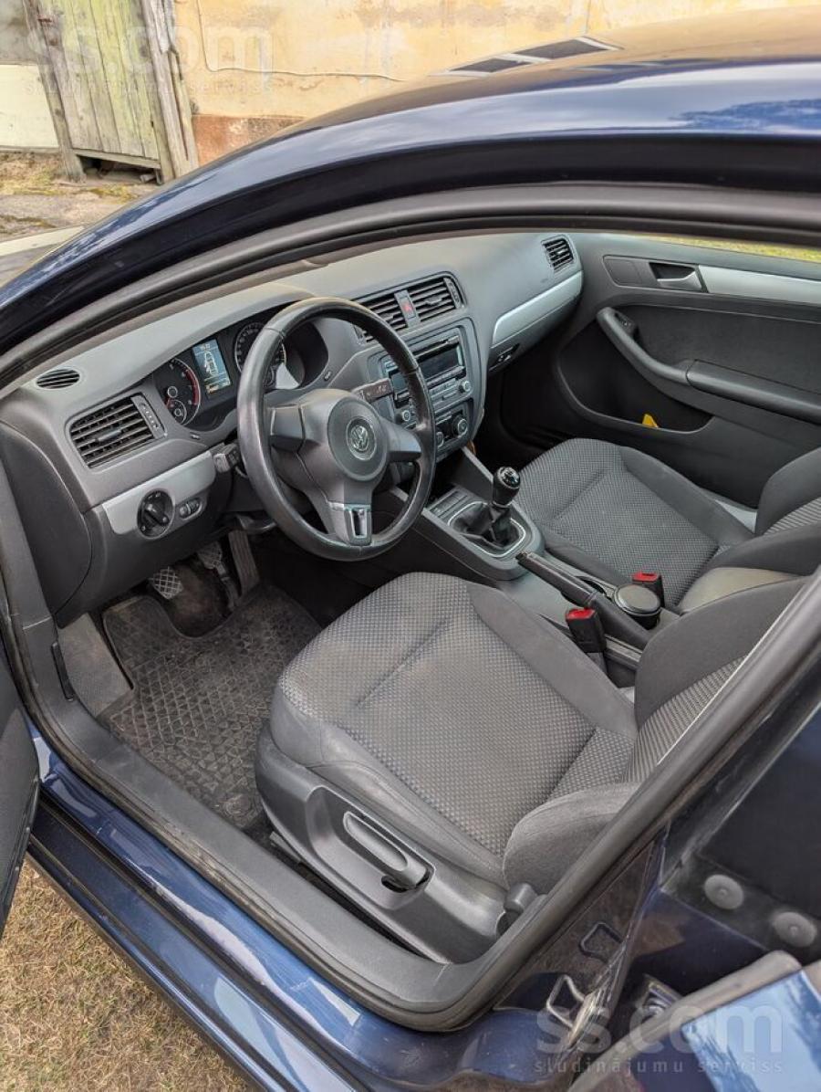 Zils Volkswagen Jetta 2013 Rīga, ar dzinēja tilpumu 1.40 L un nobraukumu 219 tūkst. km par 3700 €, foto 11 vietnē AUTOMOTO.COM.LV