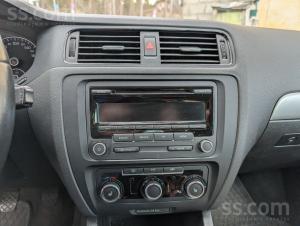 Zils Volkswagen Jetta 2013 Rīga, ar dzinēja tilpumu 1.40 L un nobraukumu 219 tūkst. km par 3700 €, foto 15 vietnē AUTOMOTO.COM.LV