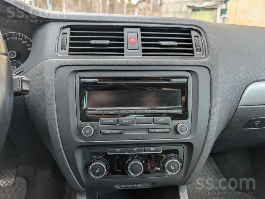 Zils Volkswagen Jetta 2013 Rīga, ar dzinēja tilpumu 1.40 L un nobraukumu 219 tūkst. km par 3700 €, foto 15 vietnē AUTOMOTO.COM.LV