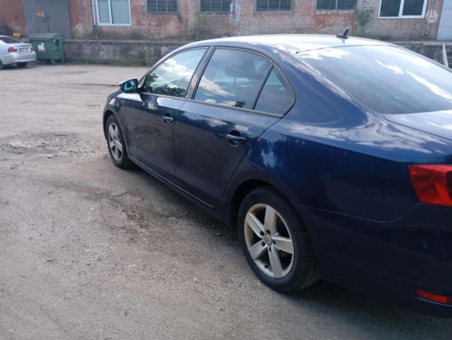 Zils Volkswagen Jetta 2013 Ukmergė, ar dzinēja tilpumu 1.60 L un nobraukumu 170 tūkst. km par 2000 €, foto 7 vietnē AUTOMOTO.COM.LV