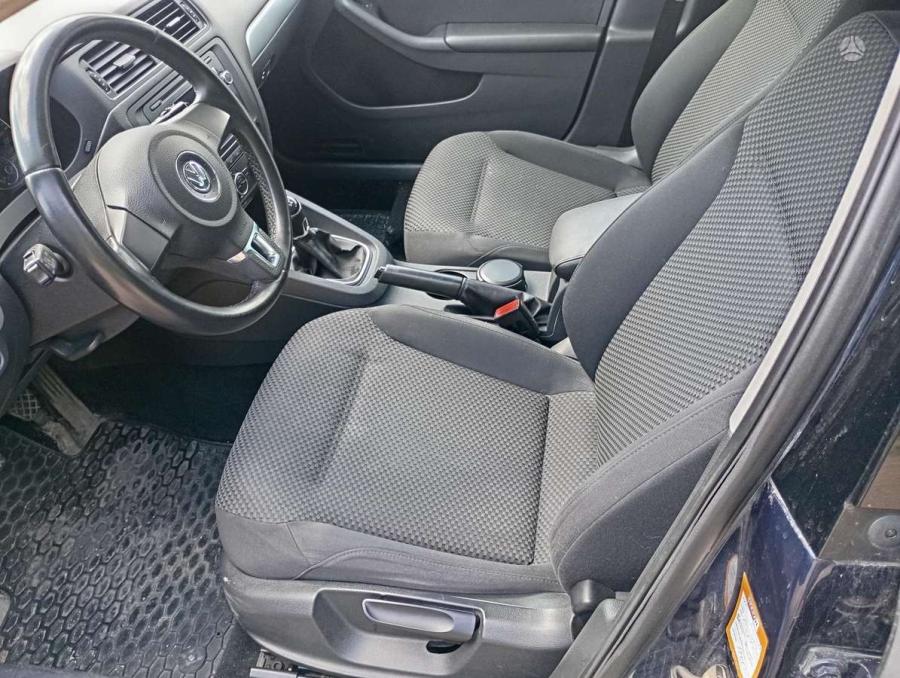 Zils Volkswagen Jetta 2013 Ukmergė, ar dzinēja tilpumu 1.60 L un nobraukumu 170 tūkst. km par 2000 €, foto 8 vietnē AUTOMOTO.COM.LV