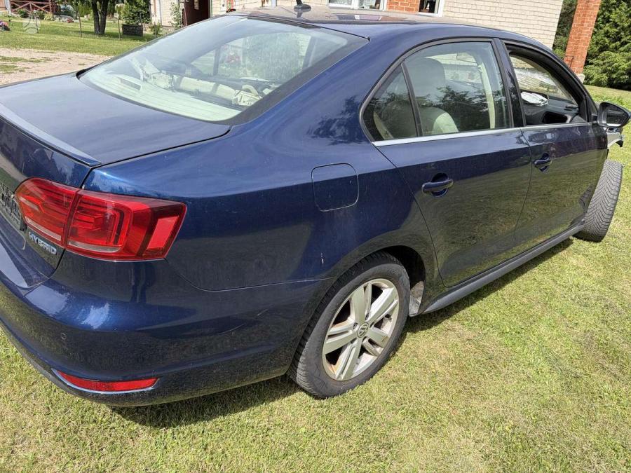 Blue Volkswagen Jetta 2013 in Marijampole, with an engine capacity of 1.40 L and mileage of 21 thousand km for 3650 €, photo 3 on AUTOMOTO.COM.LV