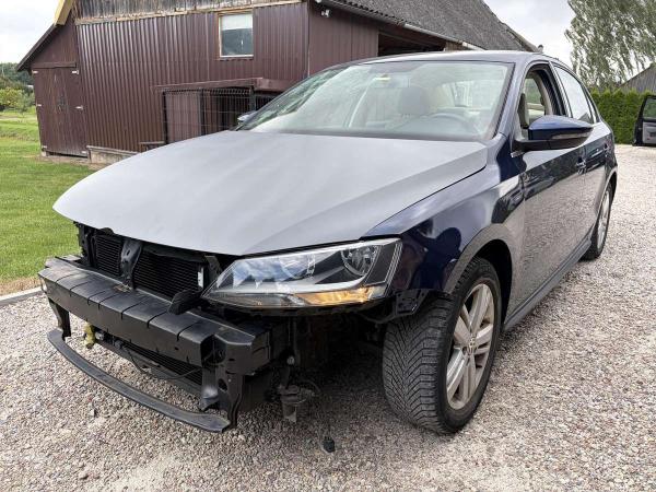 Zils Volkswagen Jetta 2013 Marijampole, ar dzinēja tilpumu 1.40 L un nobraukumu 200 tūkst. km par 3800 €, foto 3 vietnē AUTOMOTO.COM.LV
