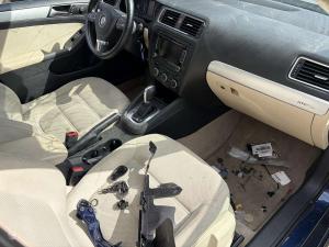 Blue Volkswagen Jetta 2013 in Marijampole, with an engine capacity of 1.40 L and mileage of 200 thousand km for 3800 €, photo 9 on AUTOMOTO.COM.LV