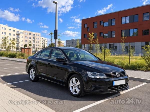 Blue Volkswagen Jetta 2014 in Tallinn, with an engine capacity of 1.40 L and mileage of 70 thousand km for 10999 €, photo 4 on AUTOMOTO.COM.LV