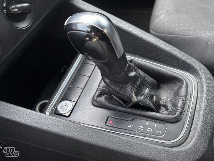 Blue Volkswagen Jetta 2015 in Kaunas, with an engine capacity of 2.00 L and mileage of 340 thousand km for 3800 €, photo 19 on AUTOMOTO.COM.LV