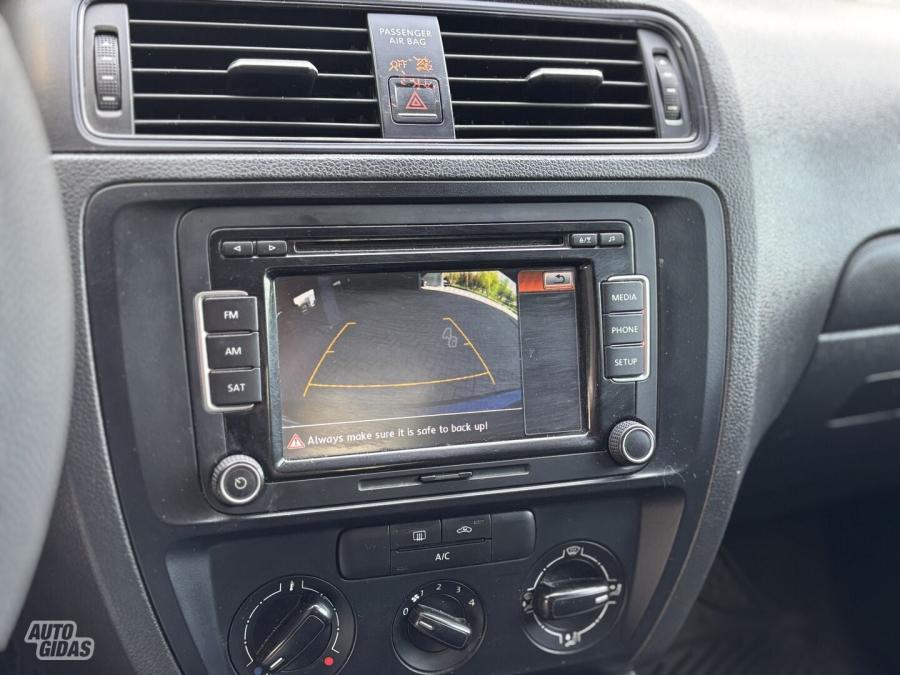 Blue Volkswagen Jetta 2015 in Kaunas, with an engine capacity of 2.00 L and mileage of 340 thousand km for 3800 €, photo 21 on AUTOMOTO.COM.LV