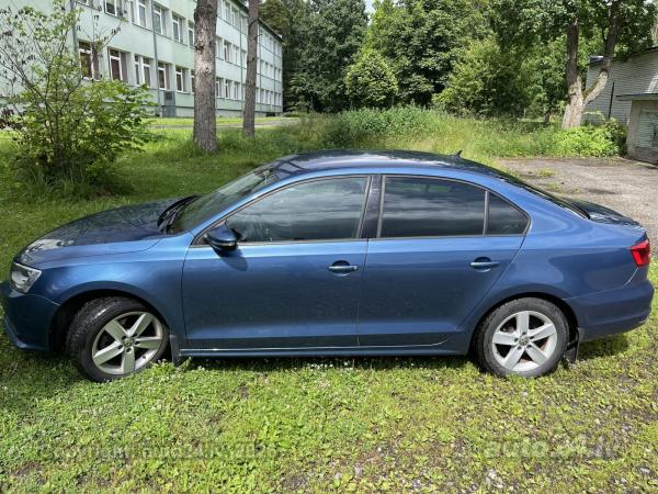 Zils Volkswagen Jetta 2015 Rapla, ar dzinēja tilpumu 1.40 L un nobraukumu 113 tūkst. km par 7690 €, foto 2 vietnē AUTOMOTO.COM.LV