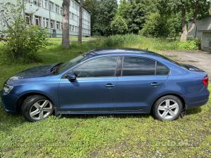 Zils Volkswagen Jetta 2015 Rapla, ar dzinēja tilpumu 1.40 L un nobraukumu 113 tūkst. km par 7690 €, foto 3 vietnē AUTOMOTO.COM.LV