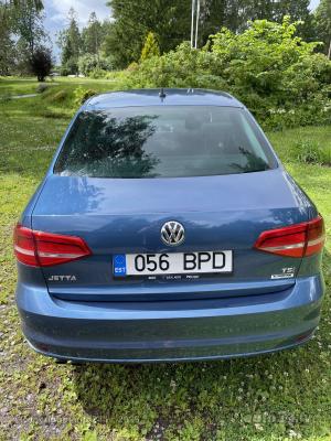 Zils Volkswagen Jetta 2015 Rapla, ar dzinēja tilpumu 1.40 L un nobraukumu 113 tūkst. km par 7690 €, foto 4 vietnē AUTOMOTO.COM.LV