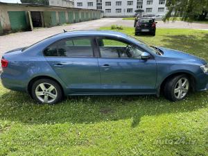 Zils Volkswagen Jetta 2015 Rapla, ar dzinēja tilpumu 1.40 L un nobraukumu 113 tūkst. km par 7690 €, foto 5 vietnē AUTOMOTO.COM.LV
