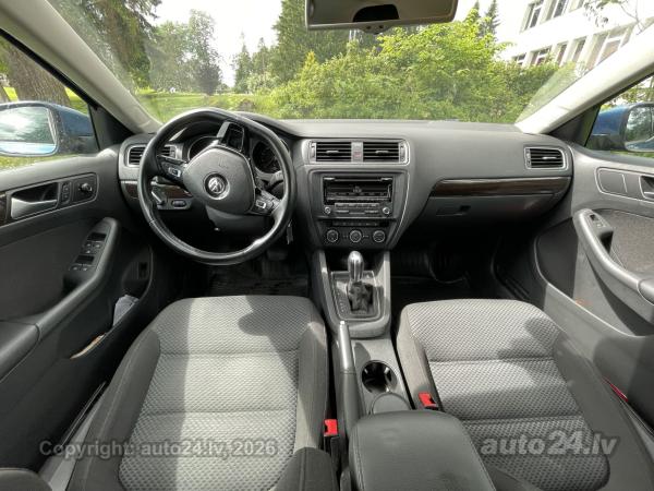 Zils Volkswagen Jetta 2015 Rapla, ar dzinēja tilpumu 1.40 L un nobraukumu 113 tūkst. km par 7690 €, foto 8 vietnē AUTOMOTO.COM.LV