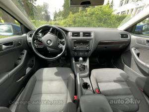 Zils Volkswagen Jetta 2015 Rapla, ar dzinēja tilpumu 1.40 L un nobraukumu 113 tūkst. km par 7690 €, foto 9 vietnē AUTOMOTO.COM.LV