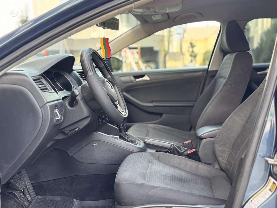 Zils Volkswagen Jetta 2015 Kauņa, ar dzinēja tilpumu 1.98 L un nobraukumu 340 tūkst. km par 3500 €, foto 14 vietnē AUTOMOTO.COM.LV