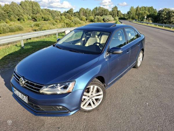 Blue Volkswagen Jetta 2017 in Skuodas, with an engine capacity of 1.80 L and mileage of 81 thousand km for 10450 €, photo 3 on AUTOMOTO.COM.LV