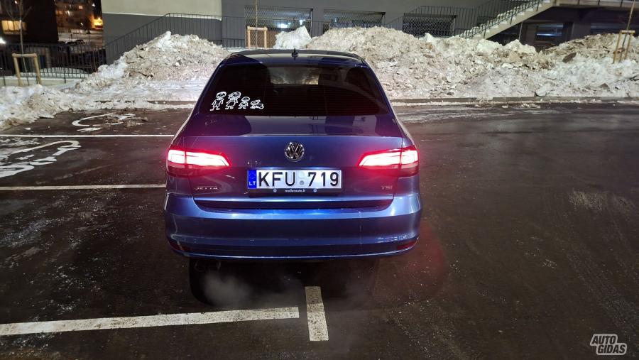 Blue Volkswagen Jetta 2018 in Vilnius, with an engine capacity of 1.40 L and mileage of 154 thousand km for 7800 €, photo 2 on AUTOMOTO.COM.LV
