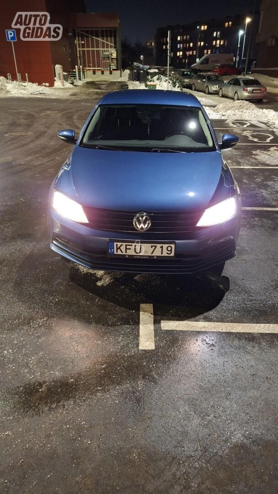 Blue Volkswagen Jetta 2018 in Vilnius, with an engine capacity of 1.40 L and mileage of 154 thousand km for 7800 €, photo 4 on AUTOMOTO.COM.LV