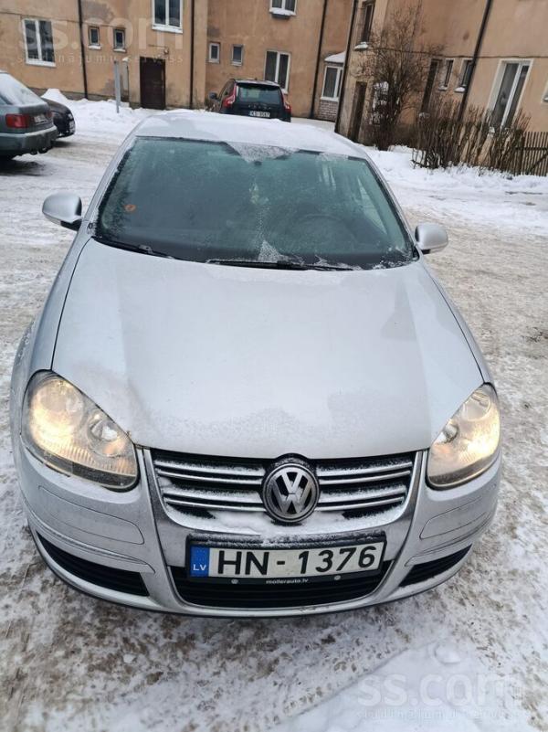 Brown Volkswagen Jetta 2010 in Dobele, with an engine capacity of 1.40 L and mileage of 274 thousand km for 1100 €, photo 1 on AUTOMOTO.COM.LV