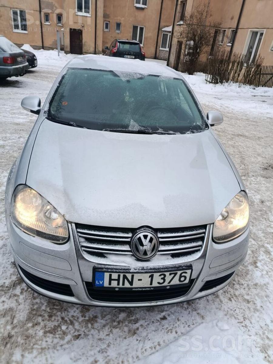 Brown Volkswagen Jetta 2010 in Dobele, with an engine capacity of 1.40 L and mileage of 274 thousand km for 1100 €, photo 1 on AUTOMOTO.COM.LV