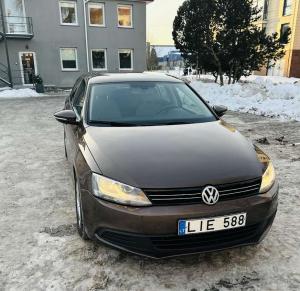 Brown Volkswagen Jetta 2011 in Klaipeda, with an engine capacity of 1.60 L and mileage of 229 thousand km for 4100 €, photo 2 on AUTOMOTO.COM.LV