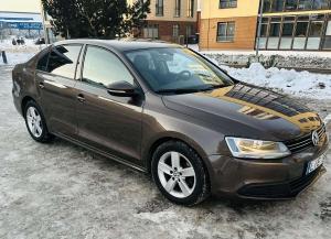 Brown Volkswagen Jetta 2011 in Klaipeda, with an engine capacity of 1.60 L and mileage of 229 thousand km for 4100 €, photo 3 on AUTOMOTO.COM.LV