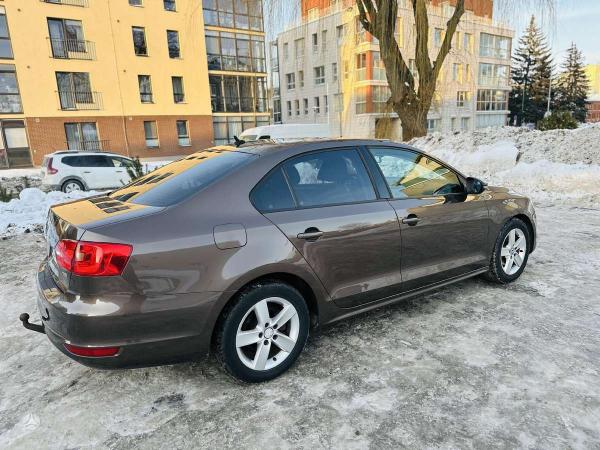 Brūns Volkswagen Jetta 2011 Klaipėda, ar dzinēja tilpumu 1.60 L un nobraukumu 229 tūkst. km par 4100 €, foto 4 vietnē AUTOMOTO.COM.LV