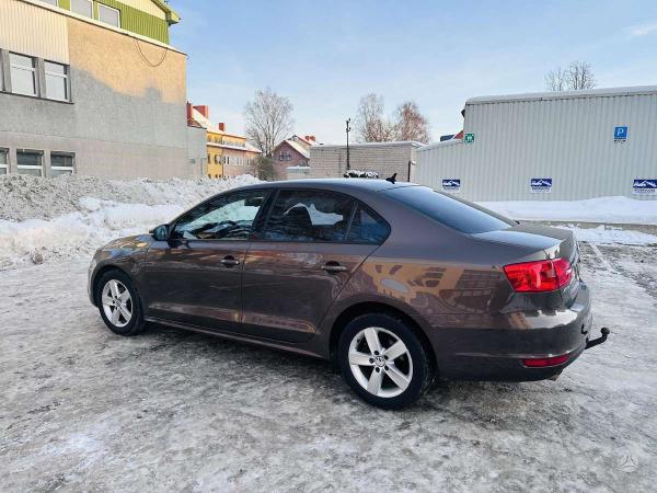 Brūns Volkswagen Jetta 2011 Klaipėda, ar dzinēja tilpumu 1.60 L un nobraukumu 229 tūkst. km par 4100 €, foto 9 vietnē AUTOMOTO.COM.LV