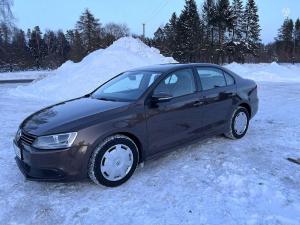 Brown Volkswagen Jetta 2011 in Radviliskis, with an engine capacity of 1.60 L and mileage of 258 thousand km for 4450 €, photo 4 on AUTOMOTO.COM.LV