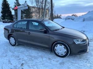 Brown Volkswagen Jetta 2011 in Radviliskis, with an engine capacity of 1.60 L and mileage of 258 thousand km for 4450 €, photo 5 on AUTOMOTO.COM.LV
