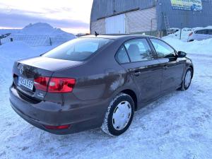 Brown Volkswagen Jetta 2011 in Radviliskis, with an engine capacity of 1.60 L and mileage of 258 thousand km for 4450 €, photo 9 on AUTOMOTO.COM.LV
