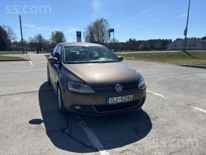 Brown Volkswagen Jetta 2011 in Riga, with an engine capacity of 1.60 L and mileage of 359 thousand km for 4500 €, photo  on AUTOMOTO.COM.LV