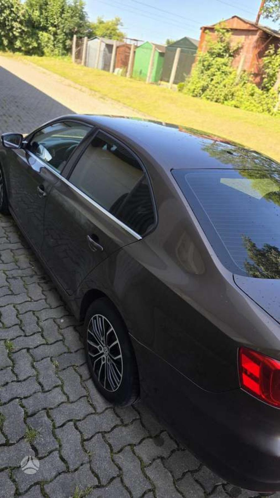Brūns Volkswagen Jetta 2011 Klaipėda, ar dzinēja tilpumu 1.97 L un nobraukumu 260 tūkst. km par 3700 €, foto 3 vietnē AUTOMOTO.COM.LV