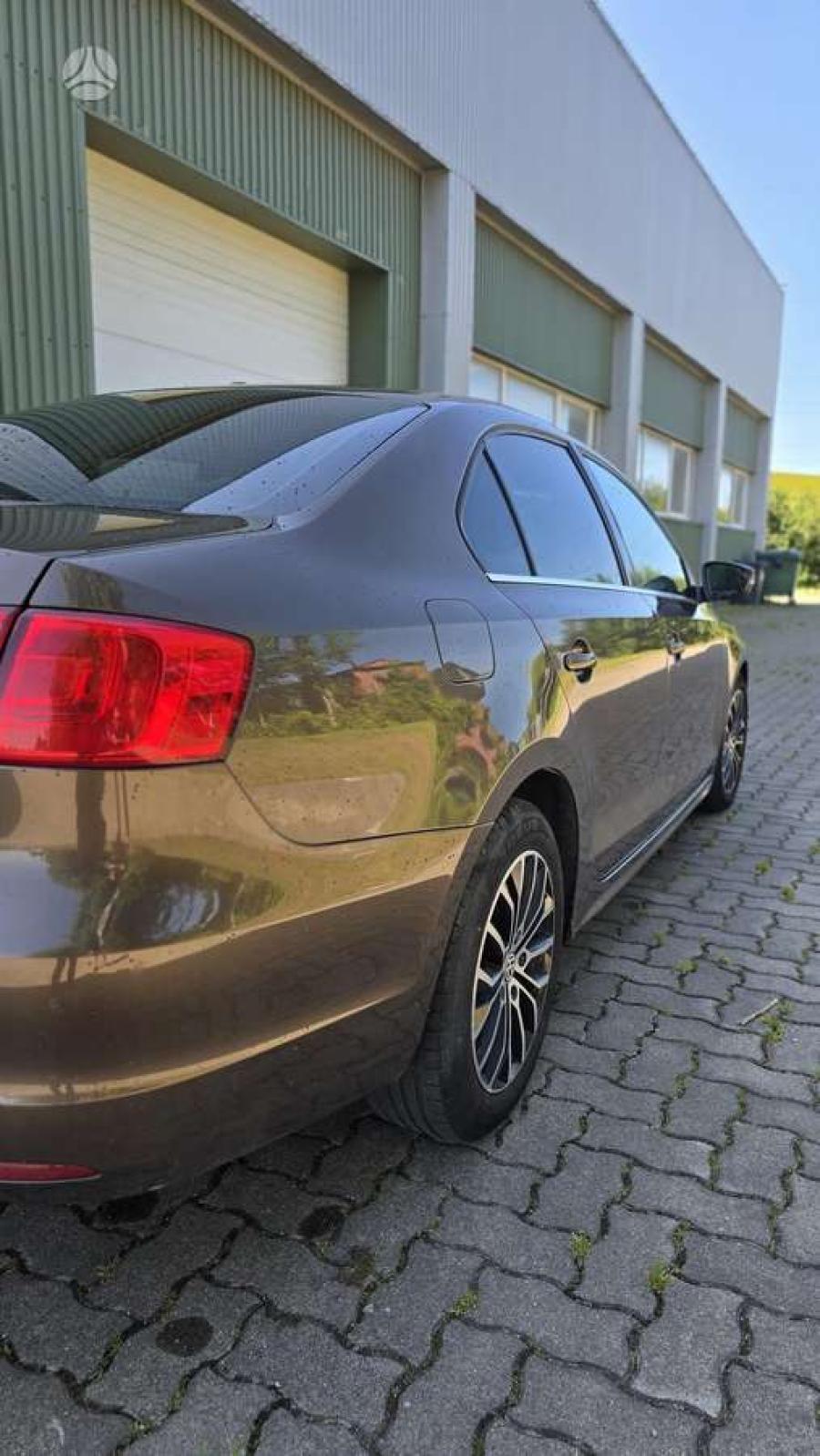 Brūns Volkswagen Jetta 2011 Klaipėda, ar dzinēja tilpumu 1.97 L un nobraukumu 260 tūkst. km par 3700 €, foto 6 vietnē AUTOMOTO.COM.LV