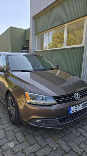 Brūns Volkswagen Jetta 2011 Klaipėda, ar dzinēja tilpumu 1.97 L un nobraukumu 260 tūkst. km par 3700 €, foto 7 vietnē AUTOMOTO.COM.LV