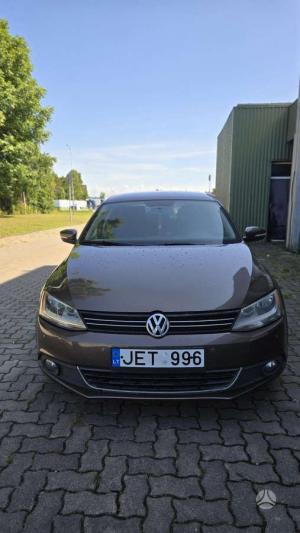 Brūns Volkswagen Jetta 2011 Klaipėda, ar dzinēja tilpumu 1.97 L un nobraukumu 260 tūkst. km par 3700 €, foto 8 vietnē AUTOMOTO.COM.LV