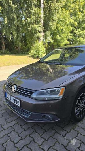 Brūns Volkswagen Jetta 2011 Klaipėda, ar dzinēja tilpumu 1.97 L un nobraukumu 260 tūkst. km par 3700 €, foto 9 vietnē AUTOMOTO.COM.LV