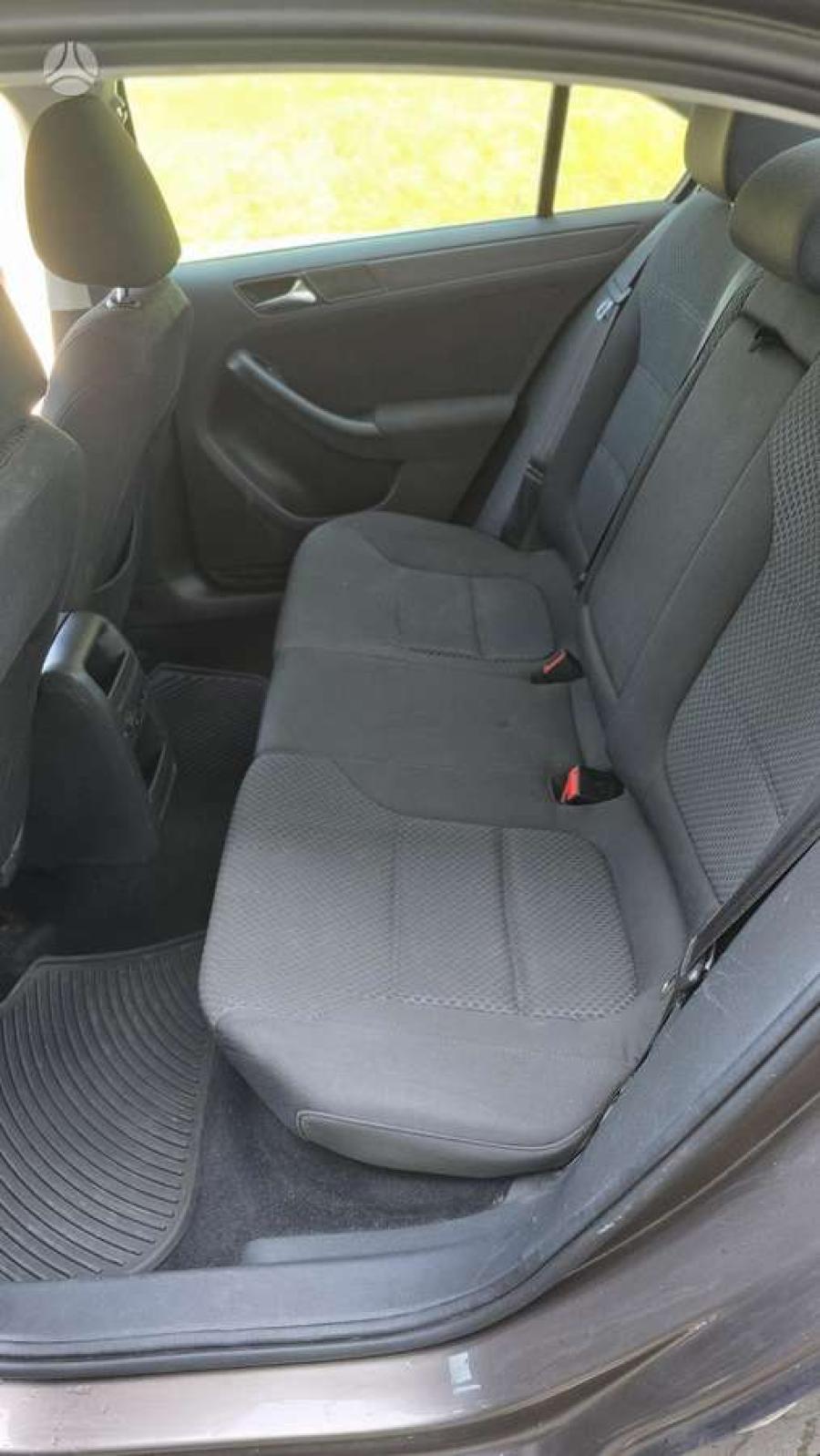 Brūns Volkswagen Jetta 2011 Klaipėda, ar dzinēja tilpumu 1.97 L un nobraukumu 260 tūkst. km par 3700 €, foto 10 vietnē AUTOMOTO.COM.LV
