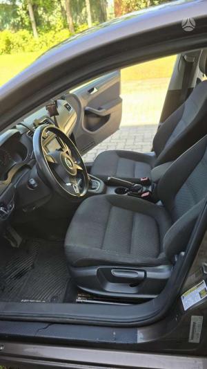 Brūns Volkswagen Jetta 2011 Klaipėda, ar dzinēja tilpumu 1.97 L un nobraukumu 260 tūkst. km par 3700 €, foto 13 vietnē AUTOMOTO.COM.LV