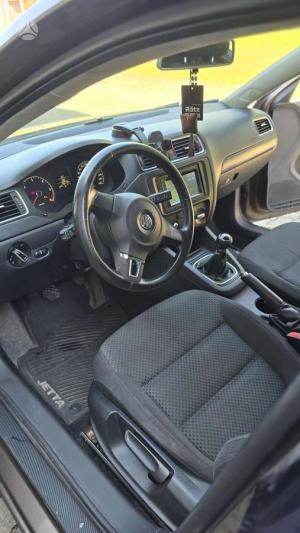 Brūns Volkswagen Jetta 2011 Klaipėda, ar dzinēja tilpumu 1.97 L un nobraukumu 260 tūkst. km par 3700 €, foto 14 vietnē AUTOMOTO.COM.LV