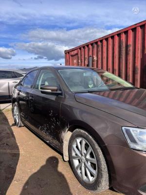 Brūns Volkswagen Jetta 2011 Kauņa, ar dzinēja tilpumu 1.97 L un nobraukumu 223 tūkst. km par 2650 €, foto 4 vietnē AUTOMOTO.COM.LV