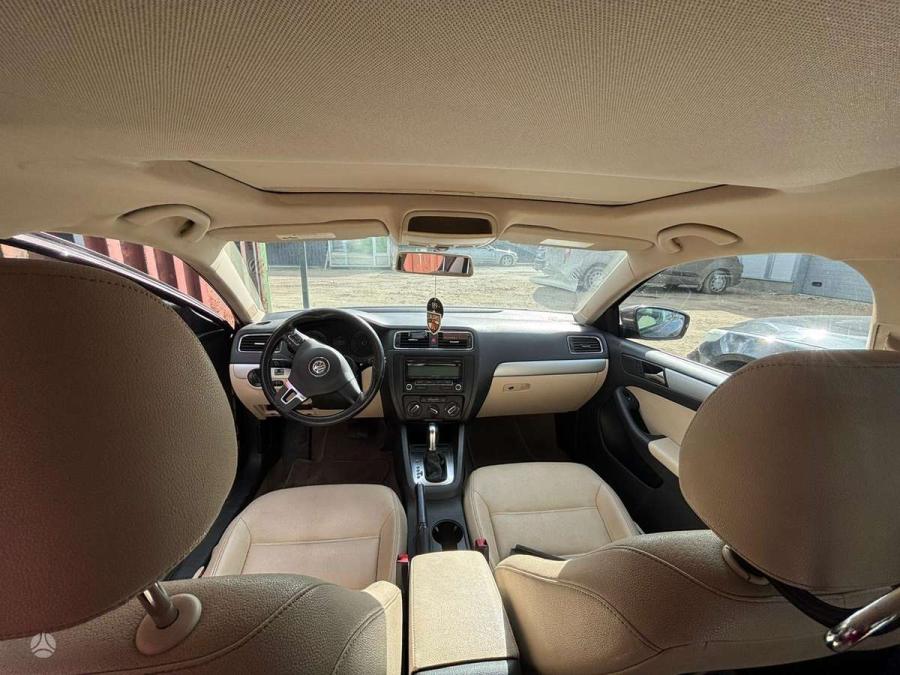 Brūns Volkswagen Jetta 2011 Kauņa, ar dzinēja tilpumu 1.97 L un nobraukumu 223 tūkst. km par 2650 €, foto 7 vietnē AUTOMOTO.COM.LV
