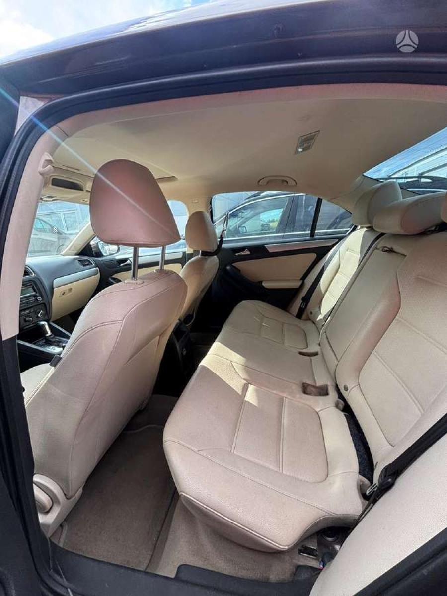 Brūns Volkswagen Jetta 2011 Kauņa, ar dzinēja tilpumu 1.97 L un nobraukumu 223 tūkst. km par 2650 €, foto 9 vietnē AUTOMOTO.COM.LV